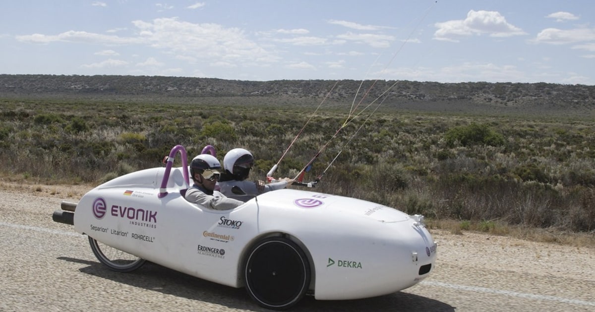 Kite, portable wind turbine power this car