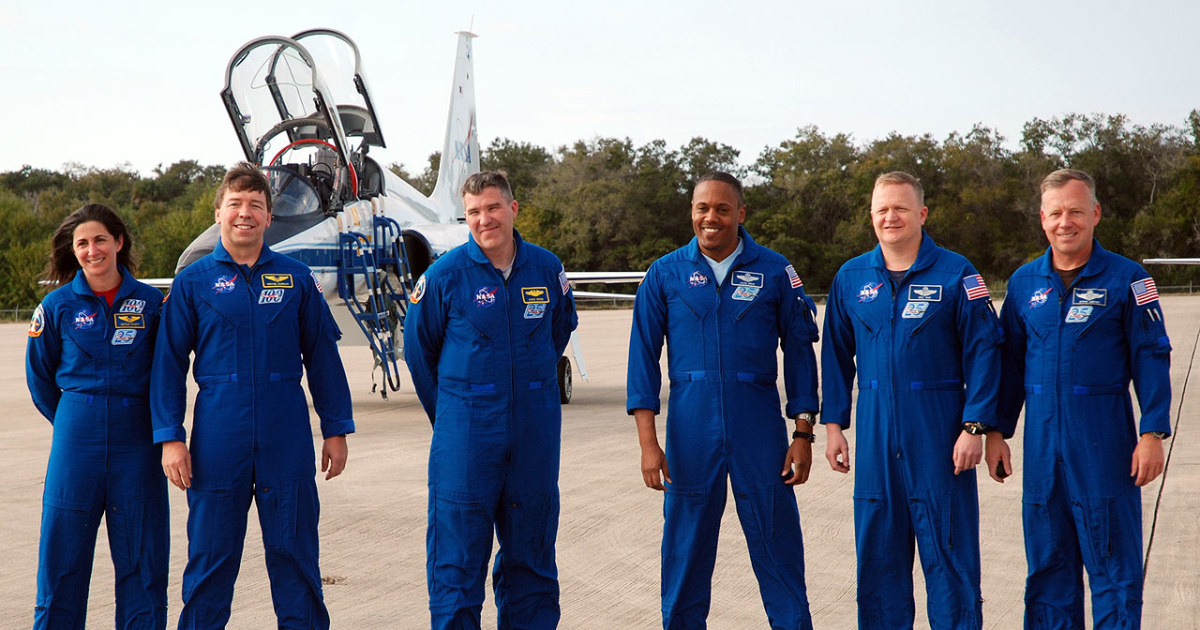 Discovery's final crew: Experienced and friends, too
