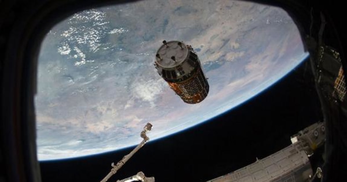 Last call: Phone to record fiery spaceship death