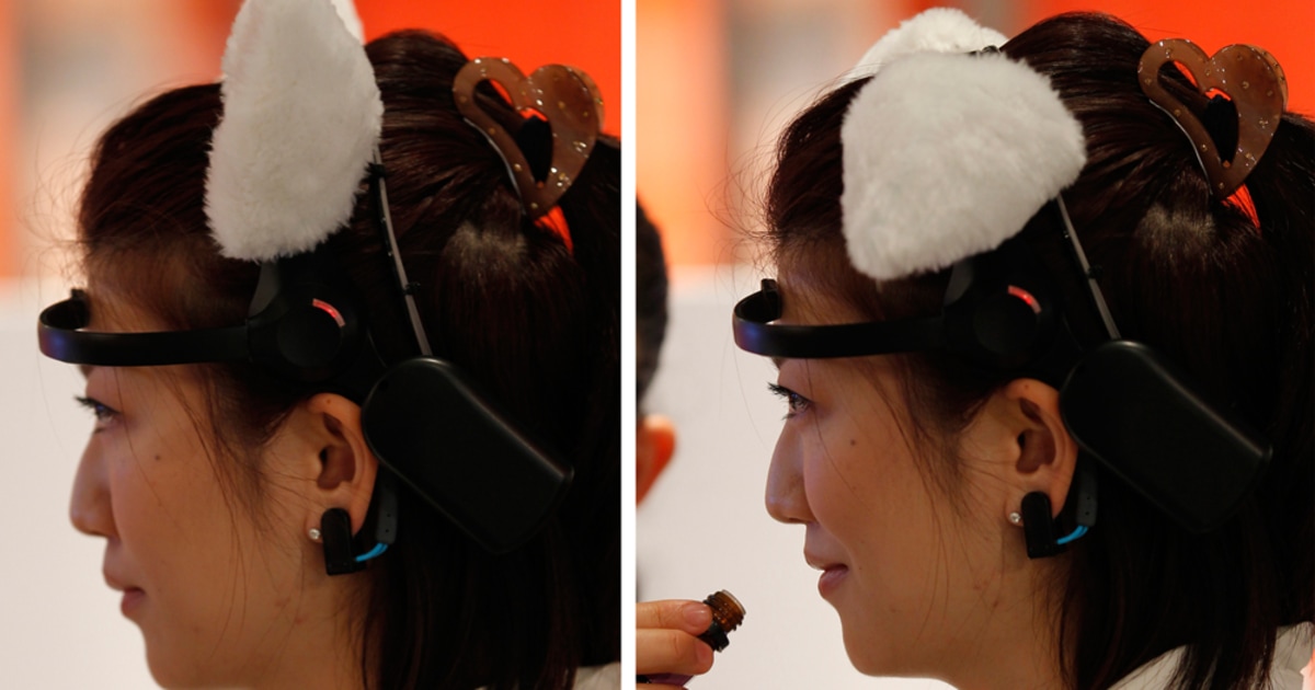 Hi-tech human 'cat's ears' mirror wearer's mood