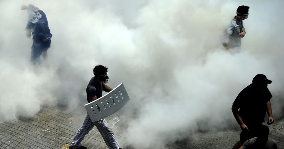 Fierce battles break out amid mass Greece protest