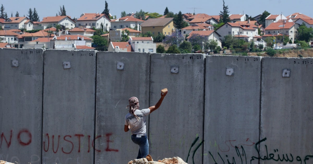 Report: 835 Palestinians held for stone-throwing