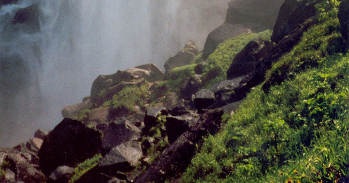 Yosemite waterfall victims still missing