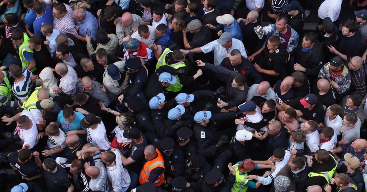 Far-right protesters ignore UK ban on marches