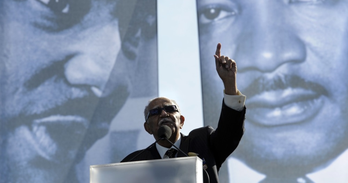 Thousands honor MLK at memorial dedication in DC