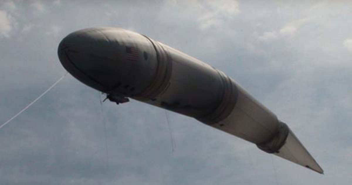 Look! Up in the sky! It's a sky worm!