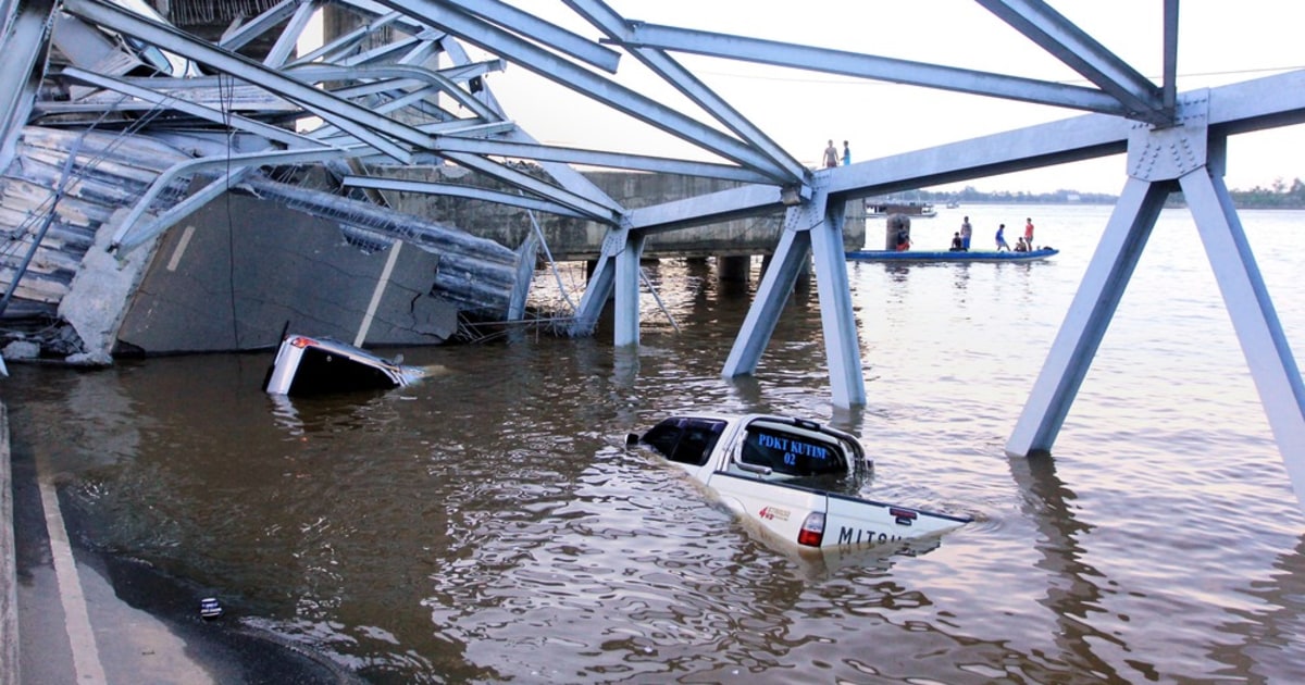 At least 3 dead and scores injured as Indonesia's 'Golden Gate Bridge ...