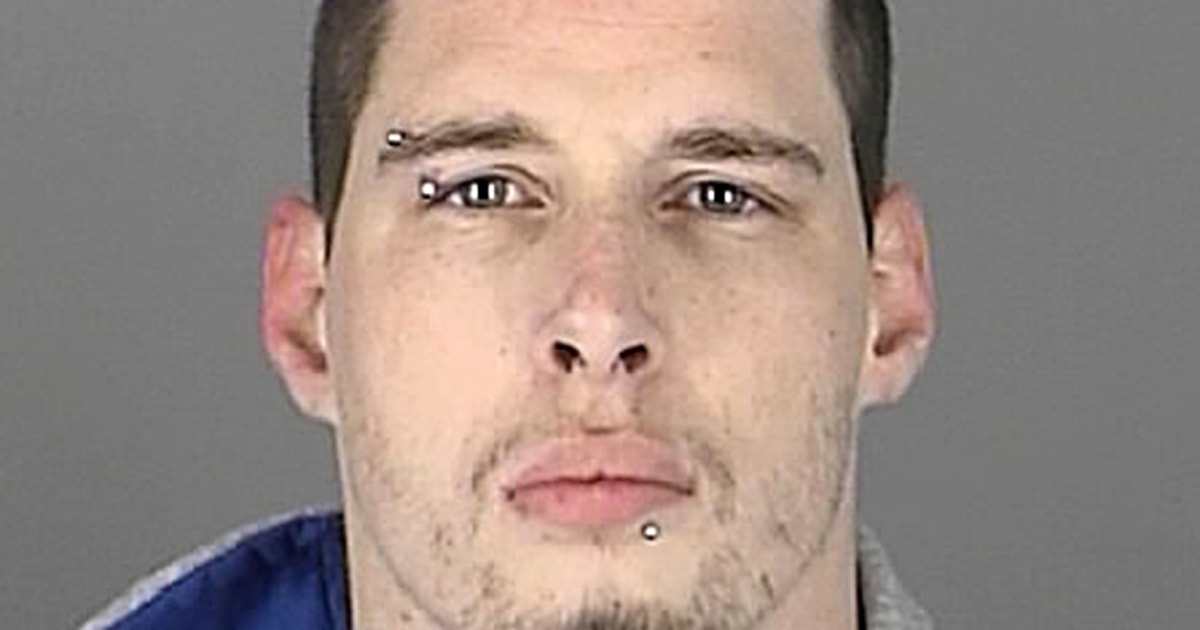 Cops: Man leaves date during movie, steals her car