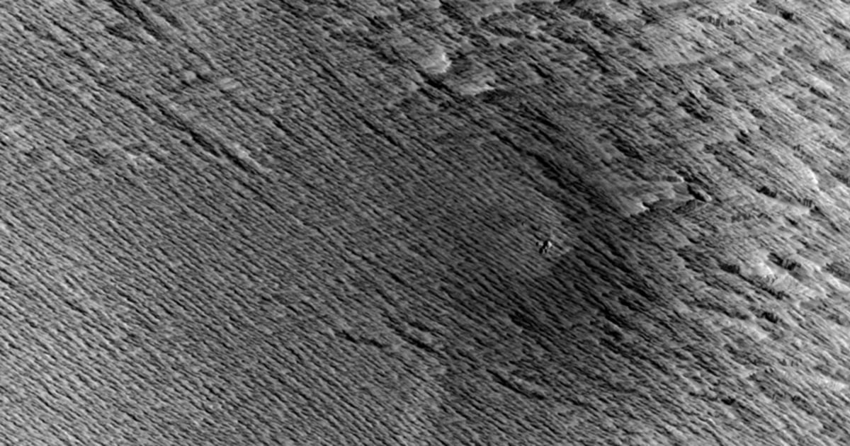 Meteorites trigger avalanches on Mars