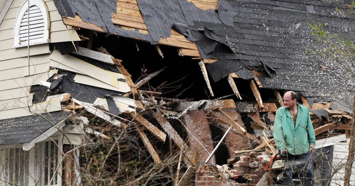 7 hurt as strong storms roar across Georgia