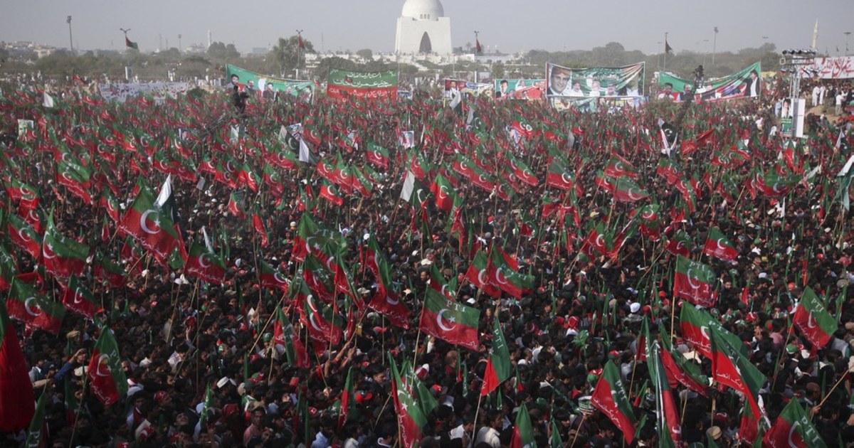 'Rising star' of Pakistani politics: Charismatic Khan wows 100,000 at rally