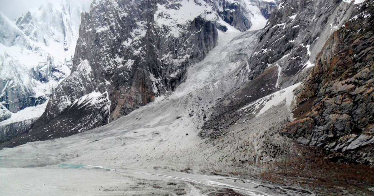 Bad weather hits Pakistan avalanche search