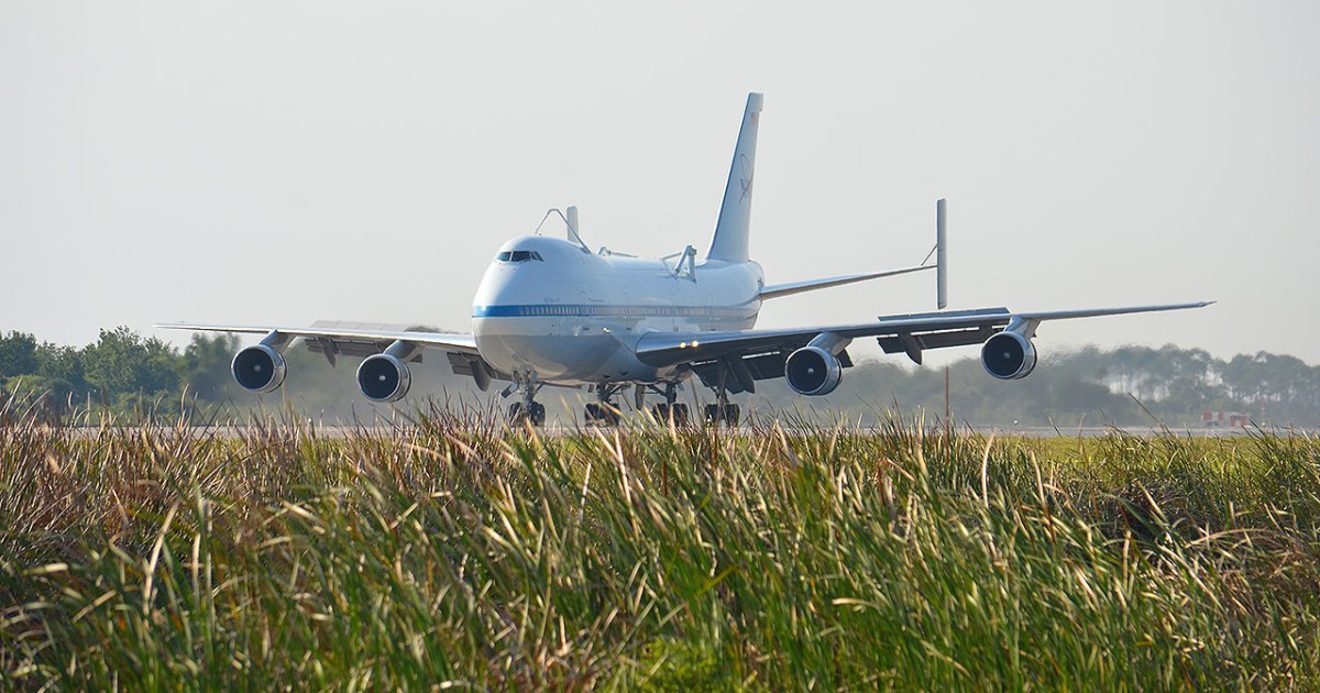 NASA jumbo jet arrives to ferry Discovery to Smithsonian