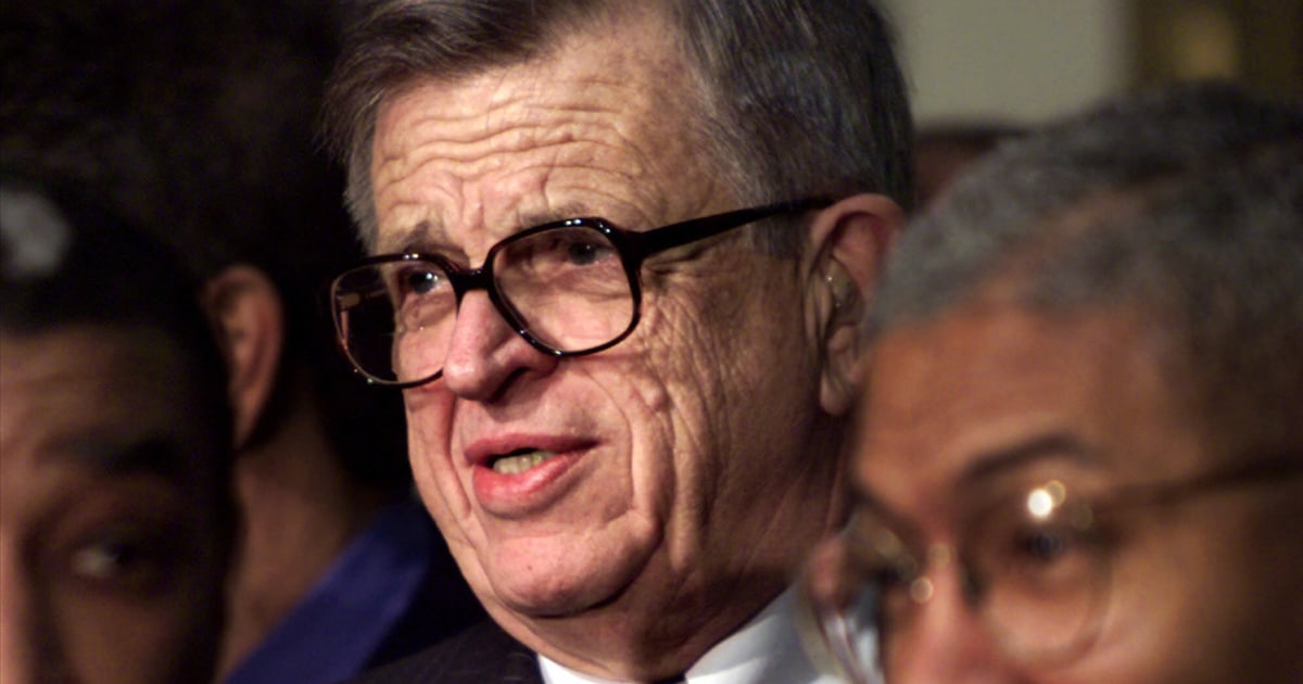 Chuck Colson, Nixon 'hatchet man' turned evangelist, dies at 80