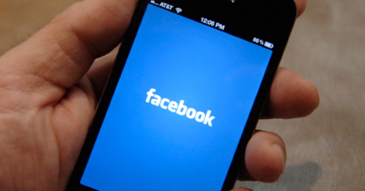 Report: Smartphones get more time on Facebook than computers