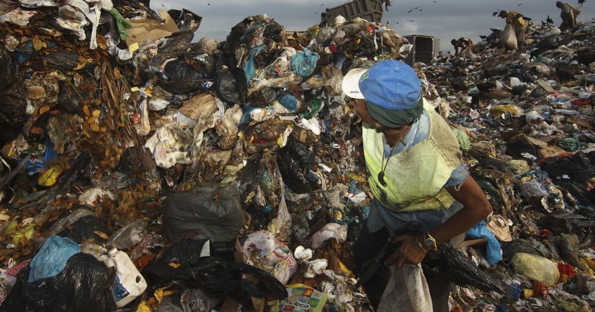 Rio closes its massive Jardim Gramacho dump