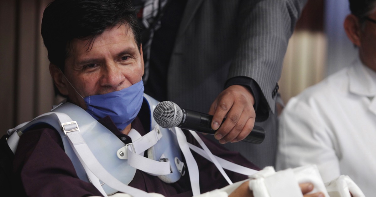 Double arm transplant patient feels new hands