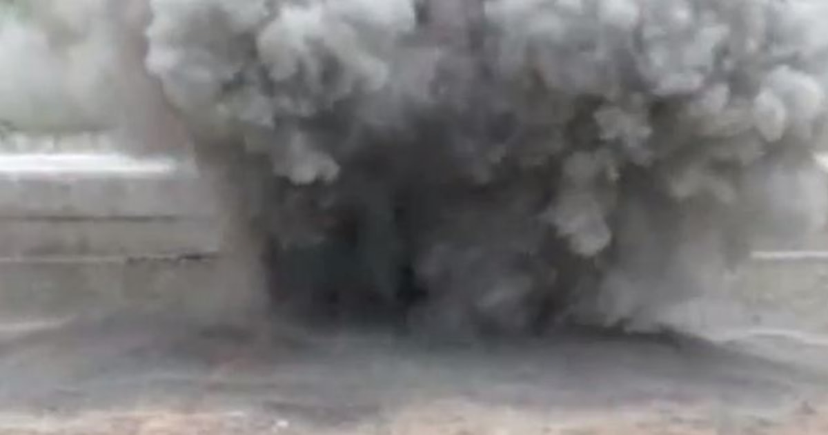 How to understand a maars volcano? Blow something up