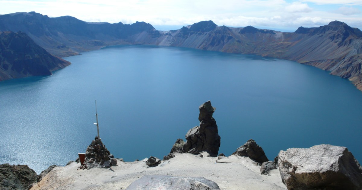 Scientists keep a wary eye on hazardous Chinese volcano