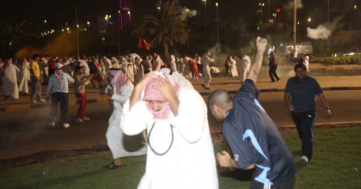 Kuwaiti police crush protests as thousands take to streets