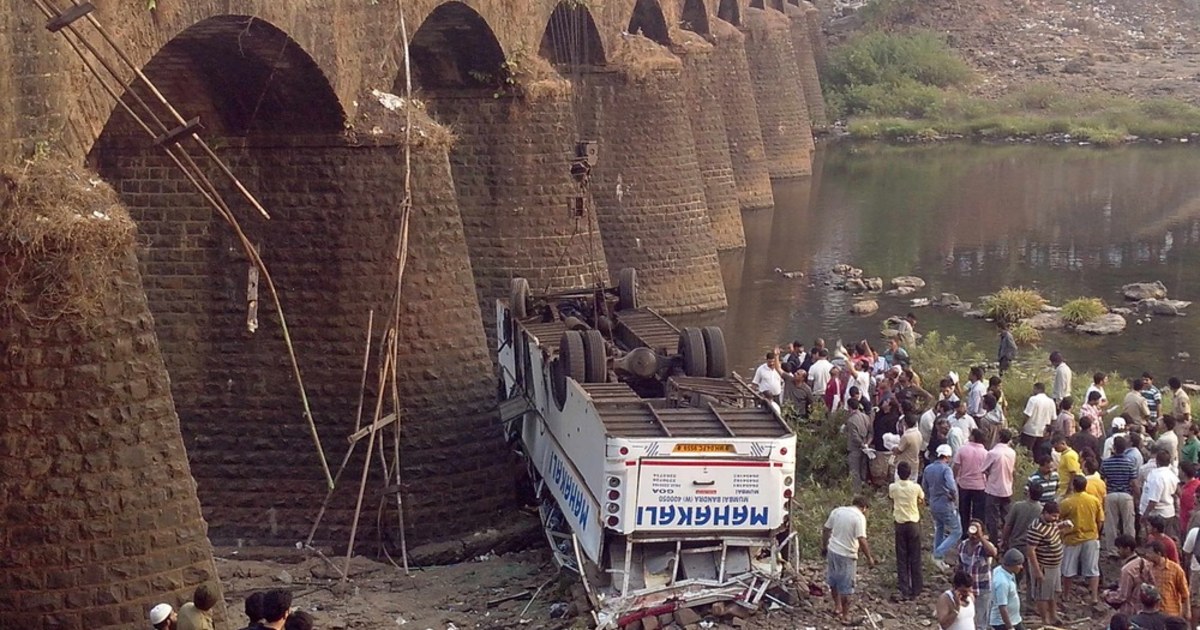 At least 37 killed in India bus crash
