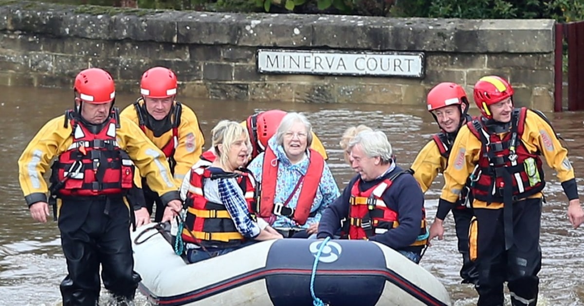 Floods strand residents as heavy rains pound UK