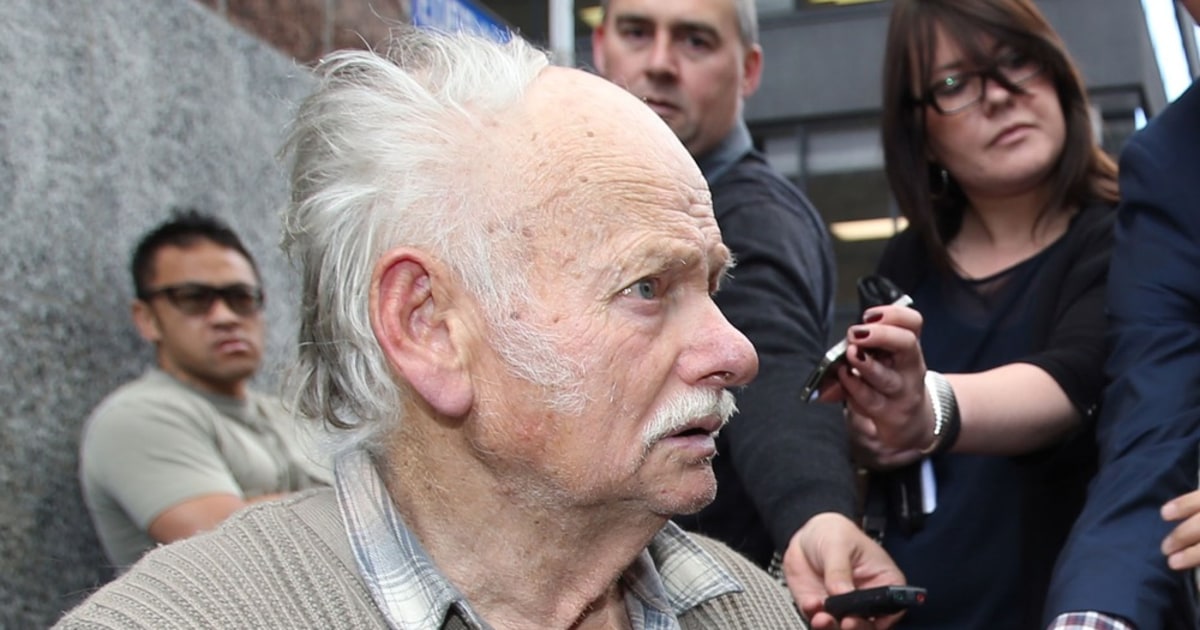 Man planned to fling bucket of dung on royals