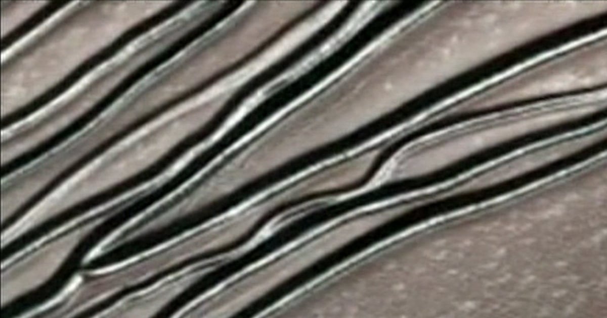 Claw-like marks on Mars may be from dry ice