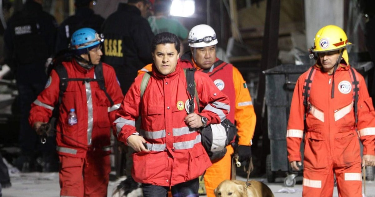 Mexico City building explosion kills 32