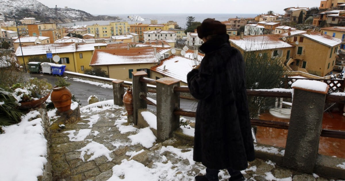 Heavy snow in Italy cuts off villages, disrupts flights