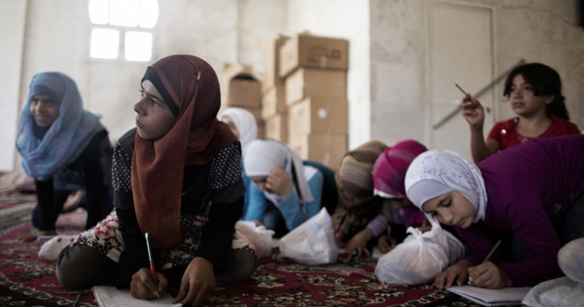 Schools re-open in war-torn Syria but students stay away