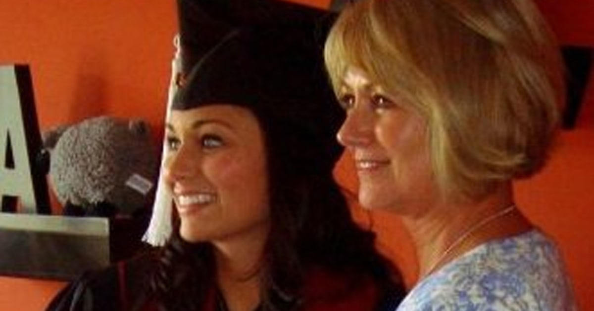 For teens, 'tanorexia' starts with Mom