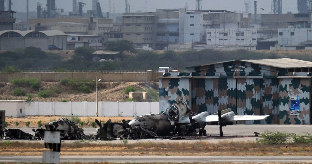 Pakistan retakes naval base after just six militants attack