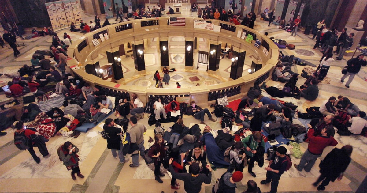 Thousands protest Wisconsin anti-union bill