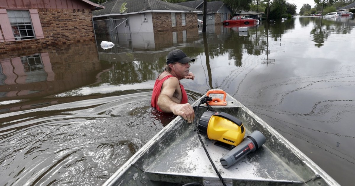 Isaac makes landfall on the US Gulf Coast