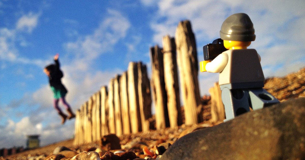 Little Lego man travels the world with his camera in hand