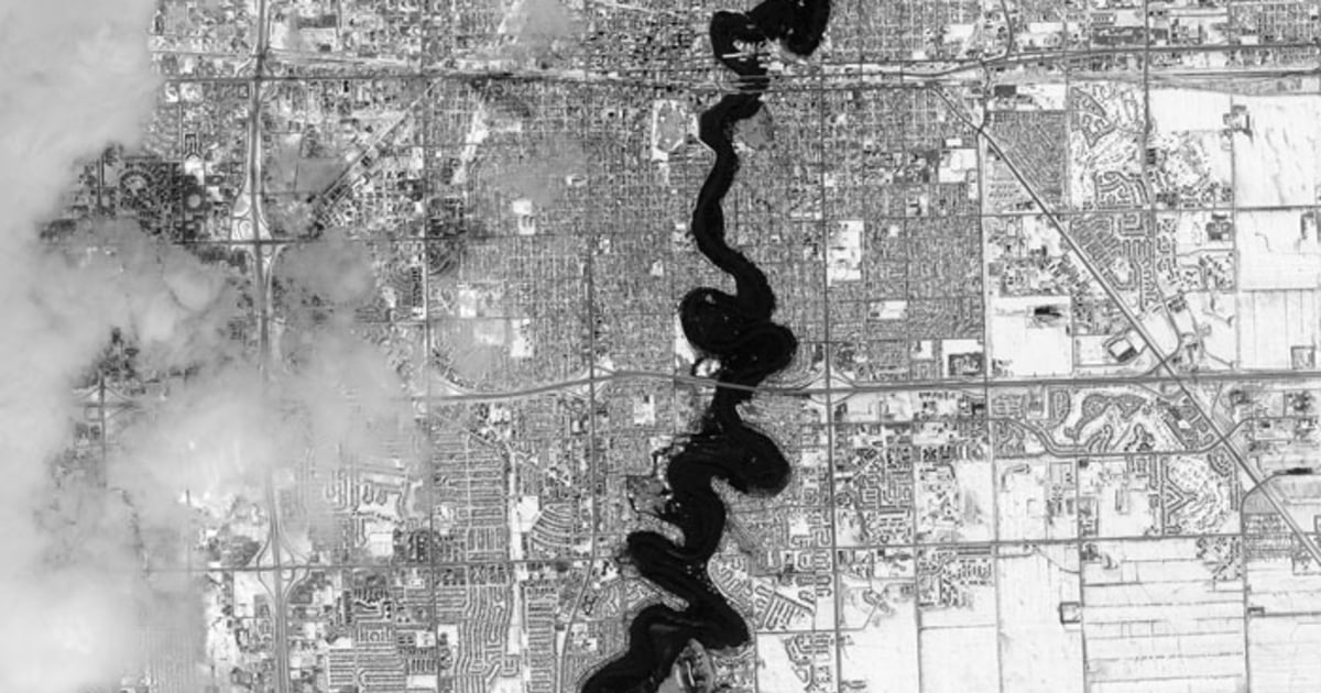 Fighting floodwaters in Fargo