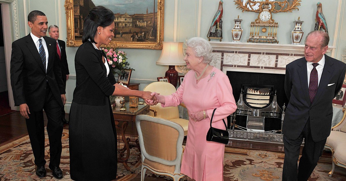 Queen Elizabeth gets iPod from Obamas