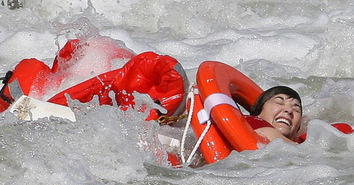 Woman rescued from Des Moines River