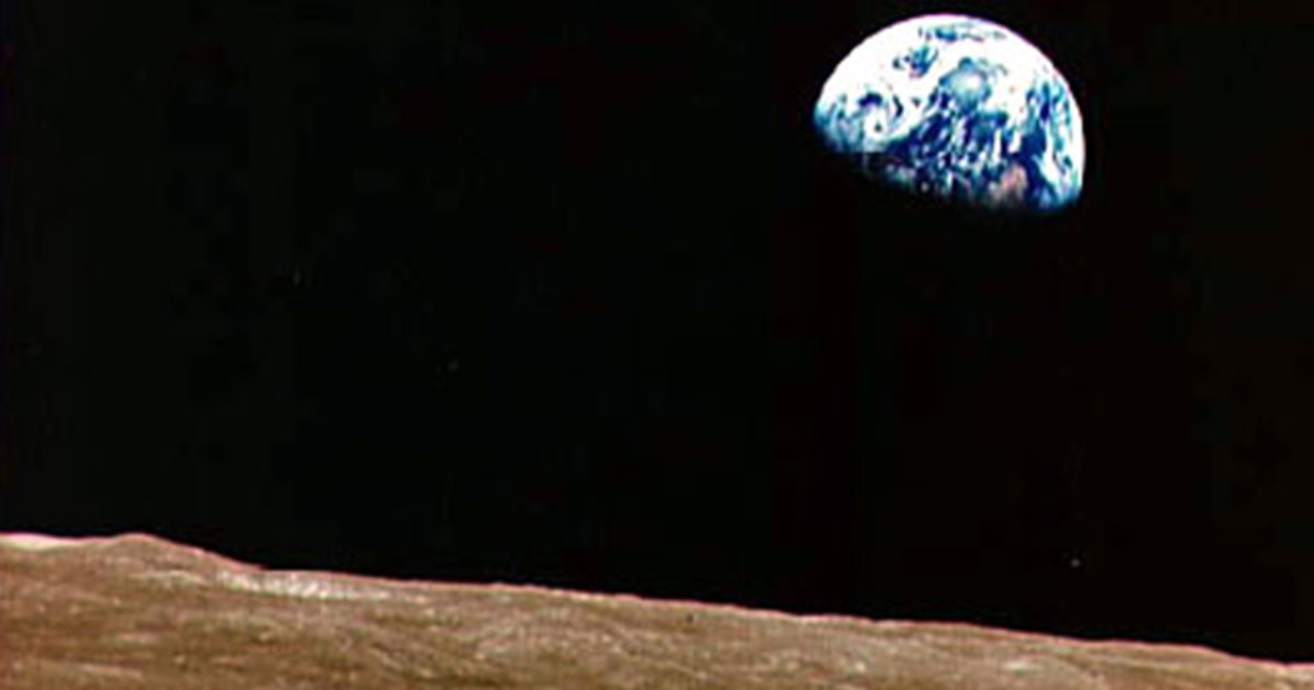 Water discovery fuels hope to colonize moon