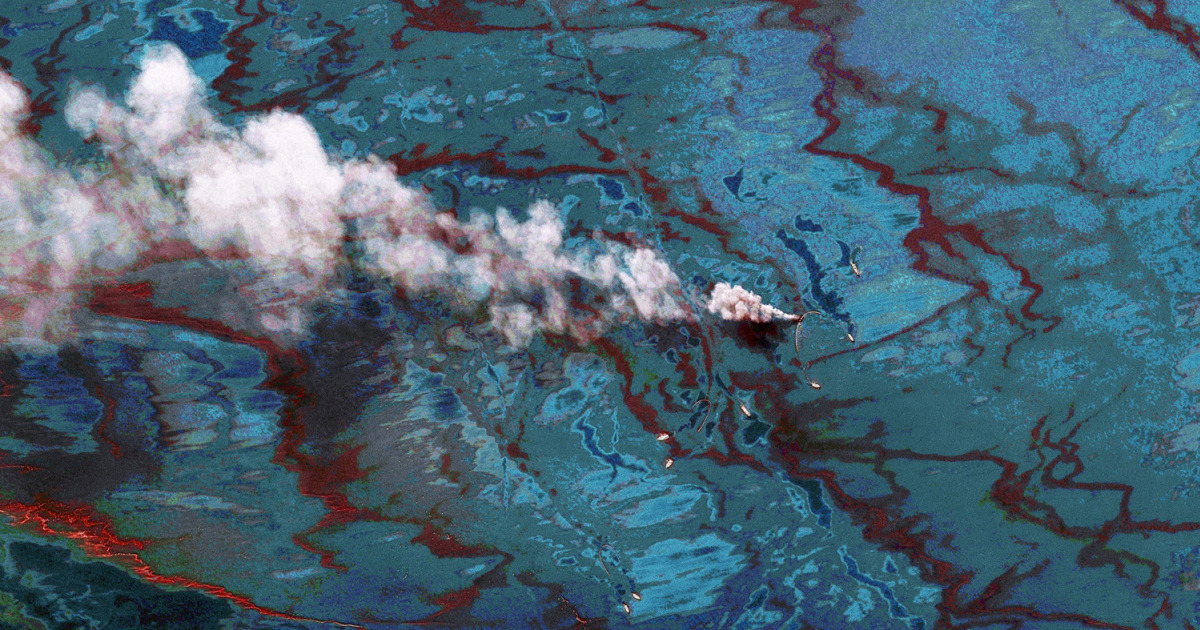 Deepwater Horizon rig oil hits land