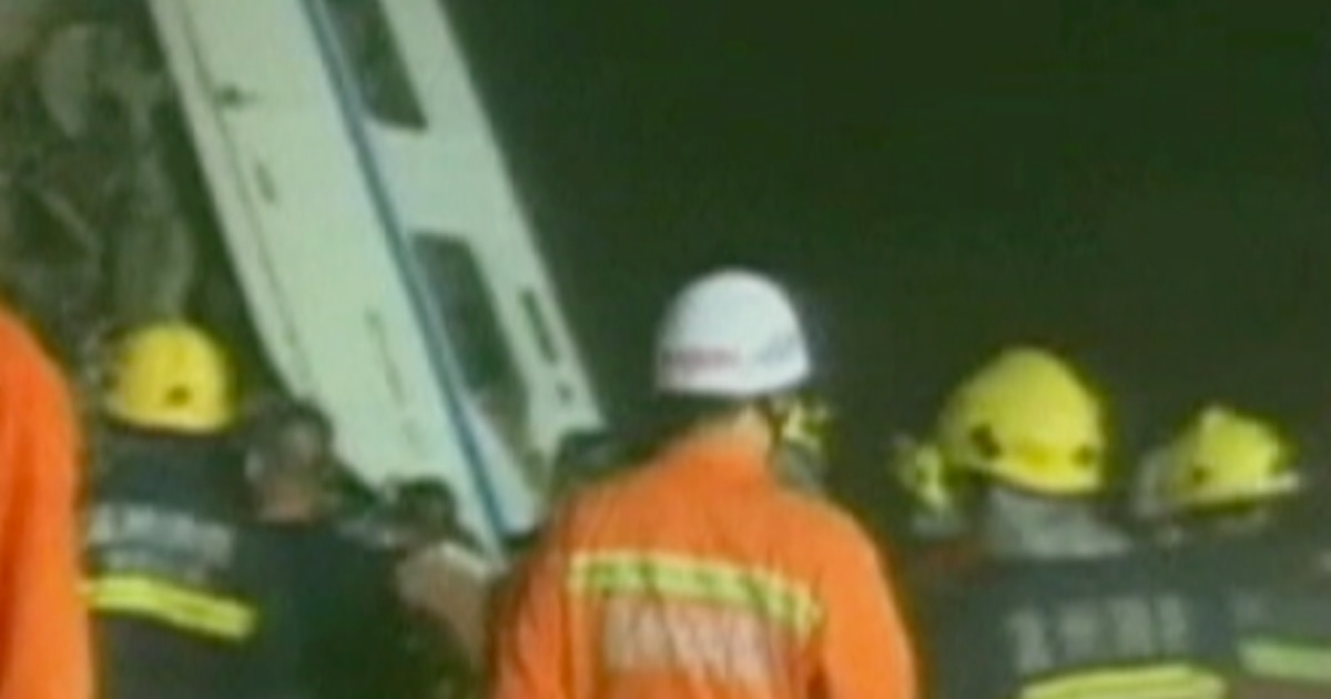 Dozens dead in Chinese train derailment