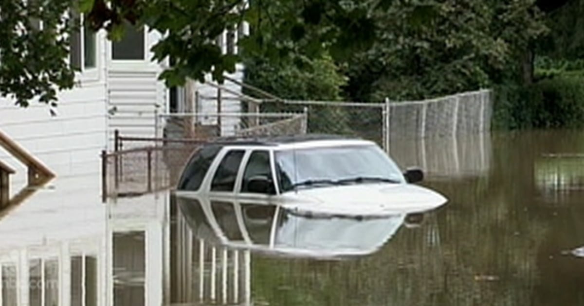 Thousands flee Northeast flooding