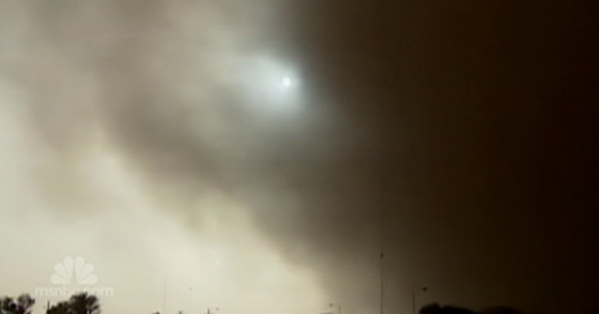 Dust storms sweeps through Lubbock, Texas