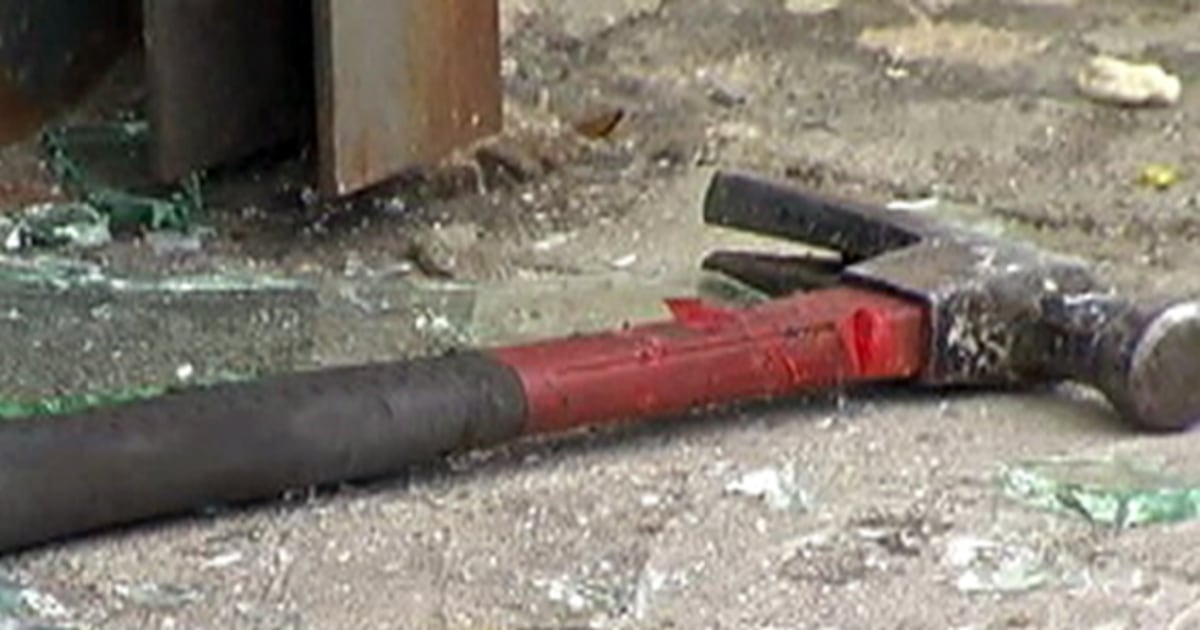 Hammer used in bold Philadelphia smash-and-grab