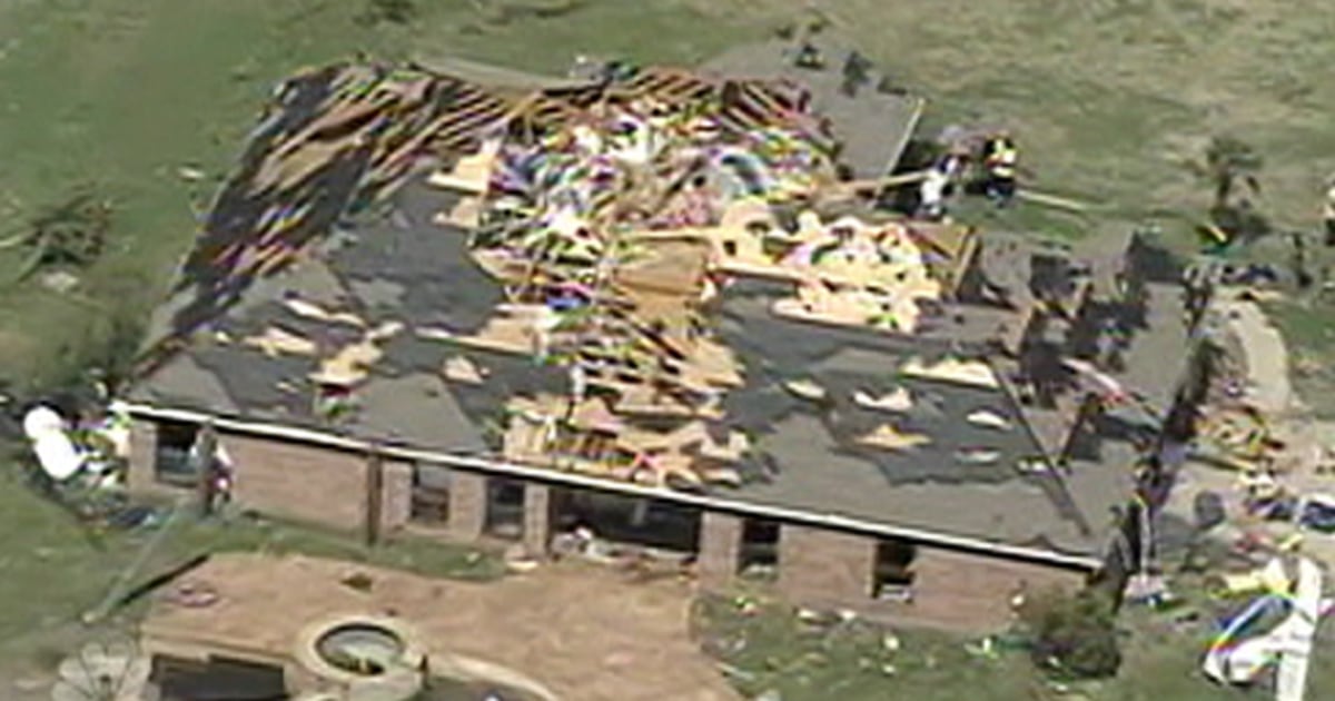 Tornado-ravaged Texas surveys the damage