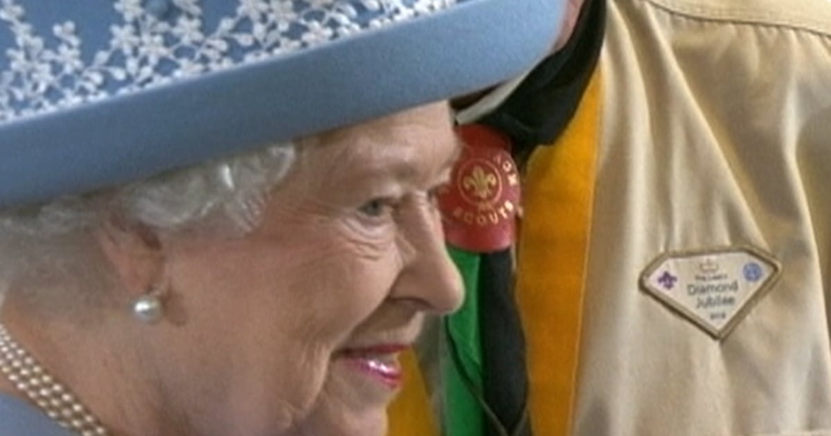 Queen visits Catholic church in Enniskillen