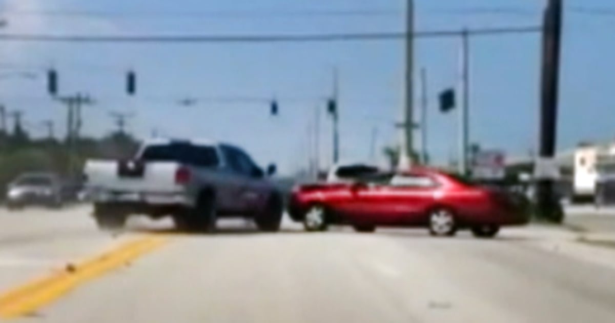 Drunk driving crash, aftermath caught on tape