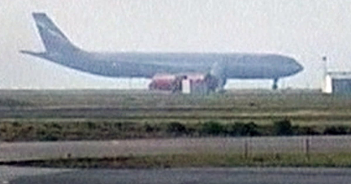 Bomb threat forces jet's emergency landing