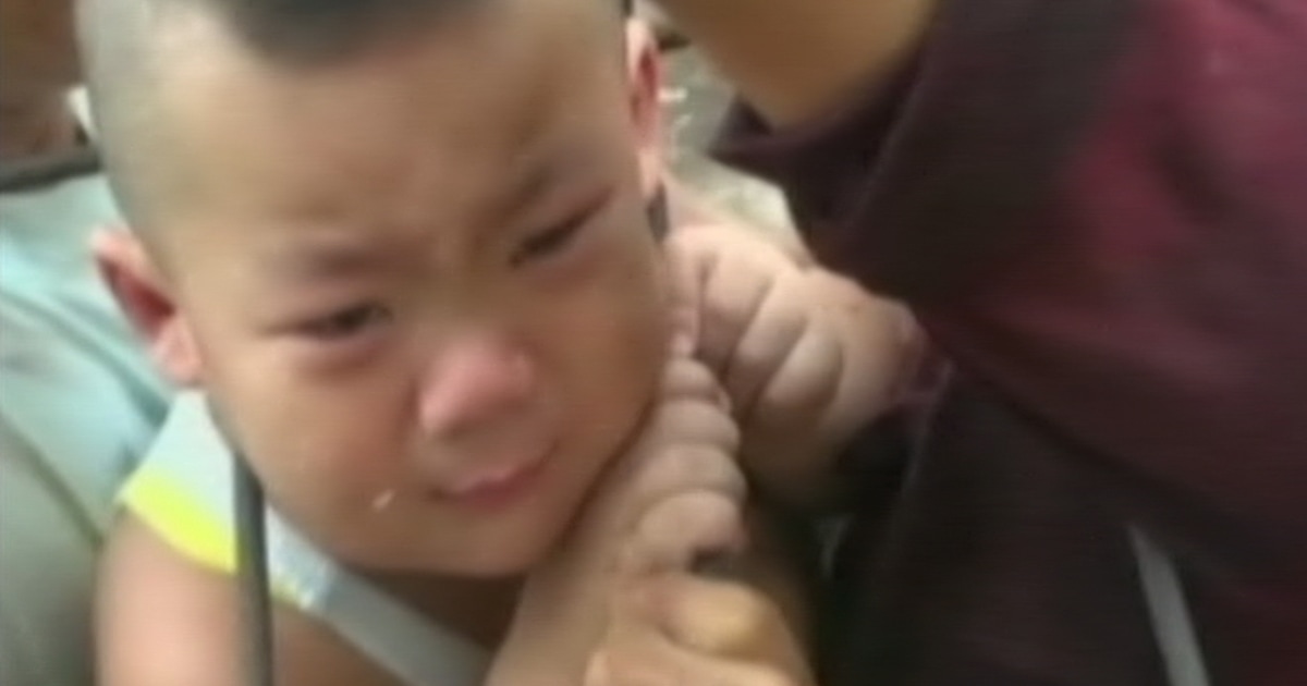 Boy gets head stuck, dangles from balcony